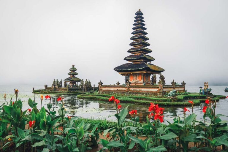27 Gorgeous Indonesian Landmarks That Will Make You Want to Pack Your ...