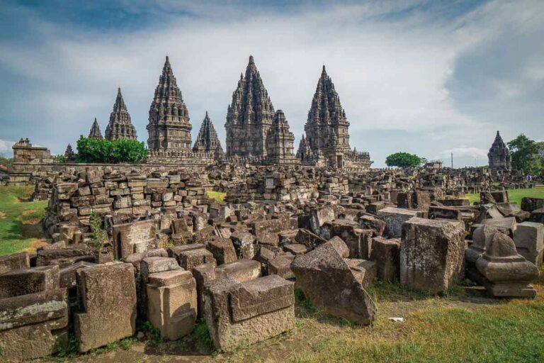 25 Famous Landmarks In Southeast Asia to add to Your Bucket List
